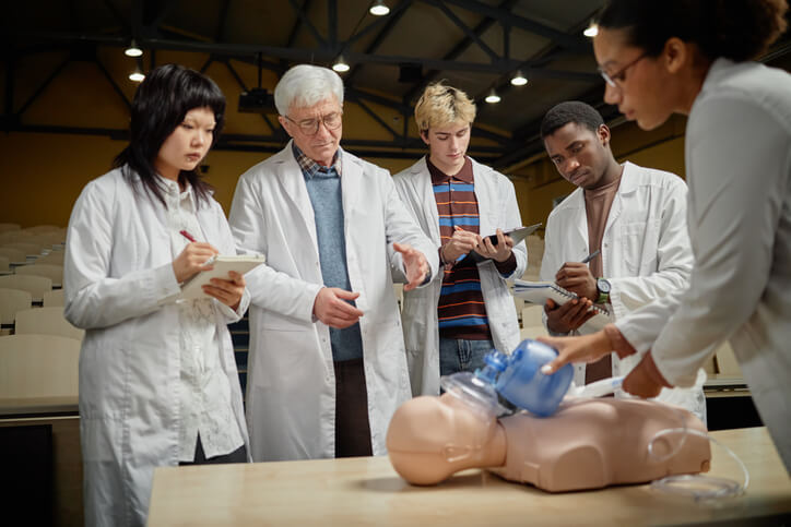 HCA training | How to Become a Health Care Assistant?